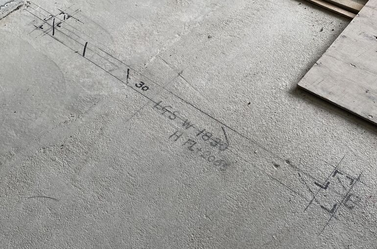 本日は神奈川相模原市にて墨出し作業を行いました | 建築部門について | これまでに神奈川県にて施工してきた建築測量などの様子をご紹介しています